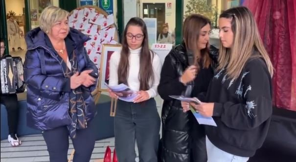 Una panchina rossa all’Ite Amabile. Pappalardo: dare un segnale forte ...