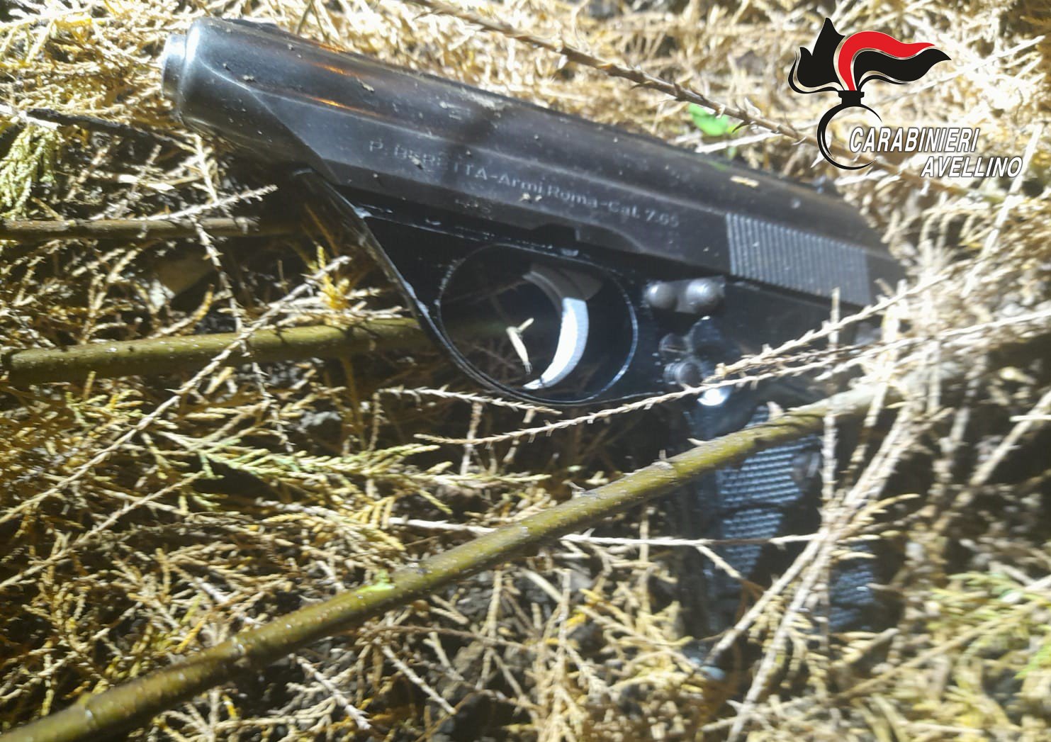 Mercogliano, armato di pistola tenta di imboccare contromano l ...