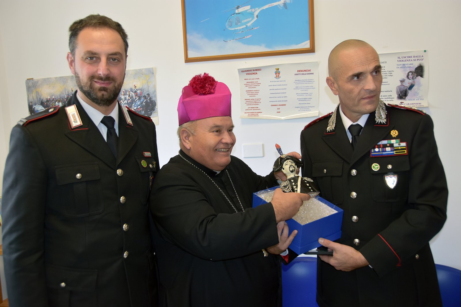 L’arcivescovo Cascio visita il nucleo Carabinieri Forestale di Lioni ...